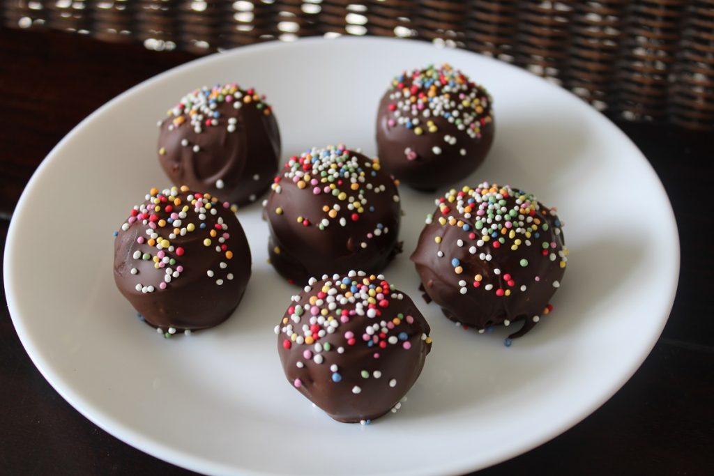 Recept chocolate cookie dough bonbons - tipsvoorjou.com